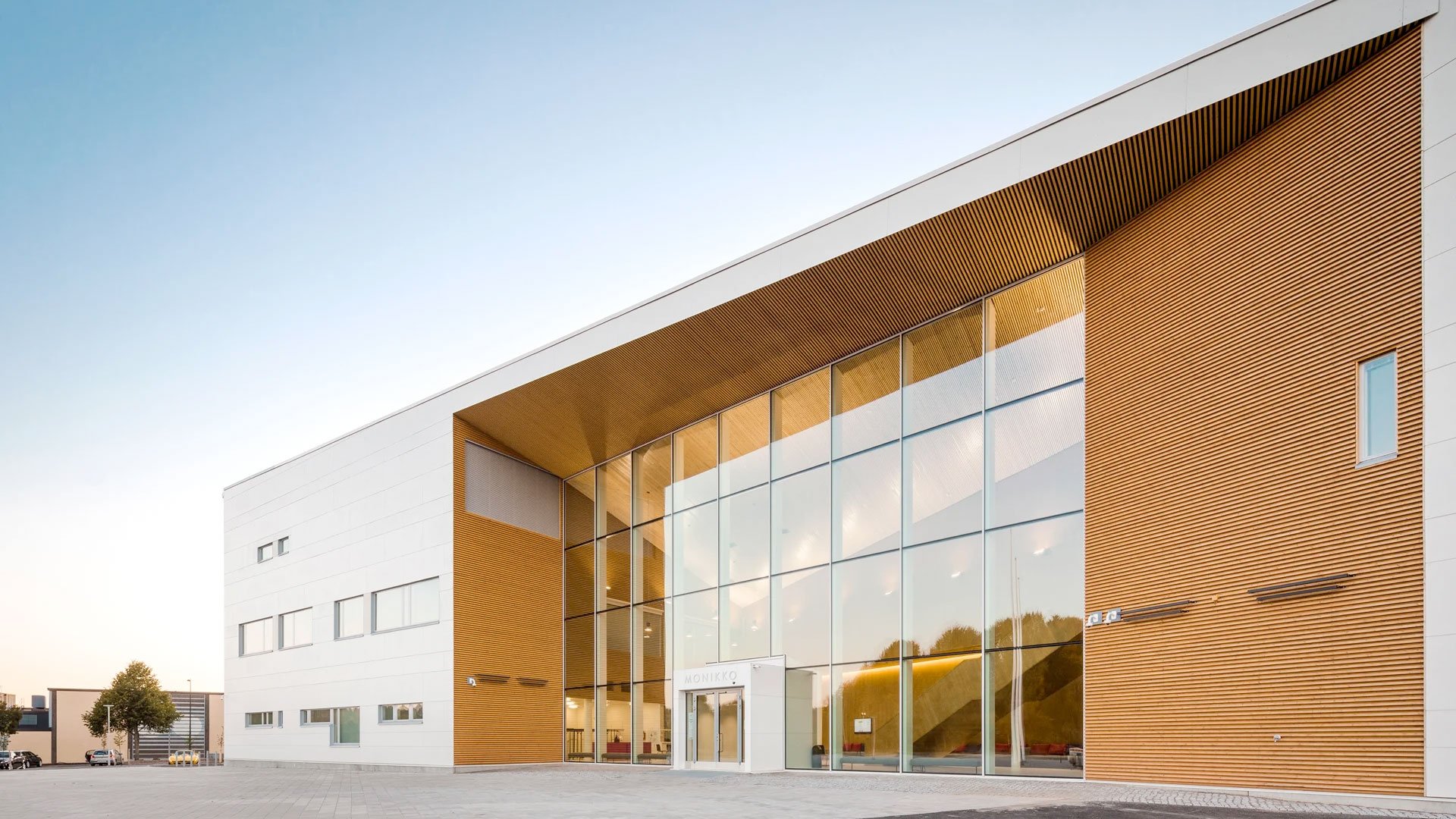 What kind of buildings require wood products of fire class B-s1, d0?